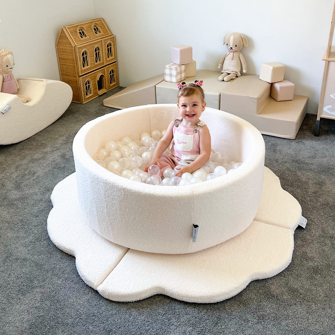 Scalloped Teddy Play Mat | White – Play Planet Kids